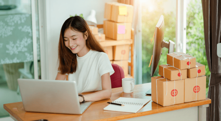 How to Start an E-Commerce Company While Working a Full-Time Job